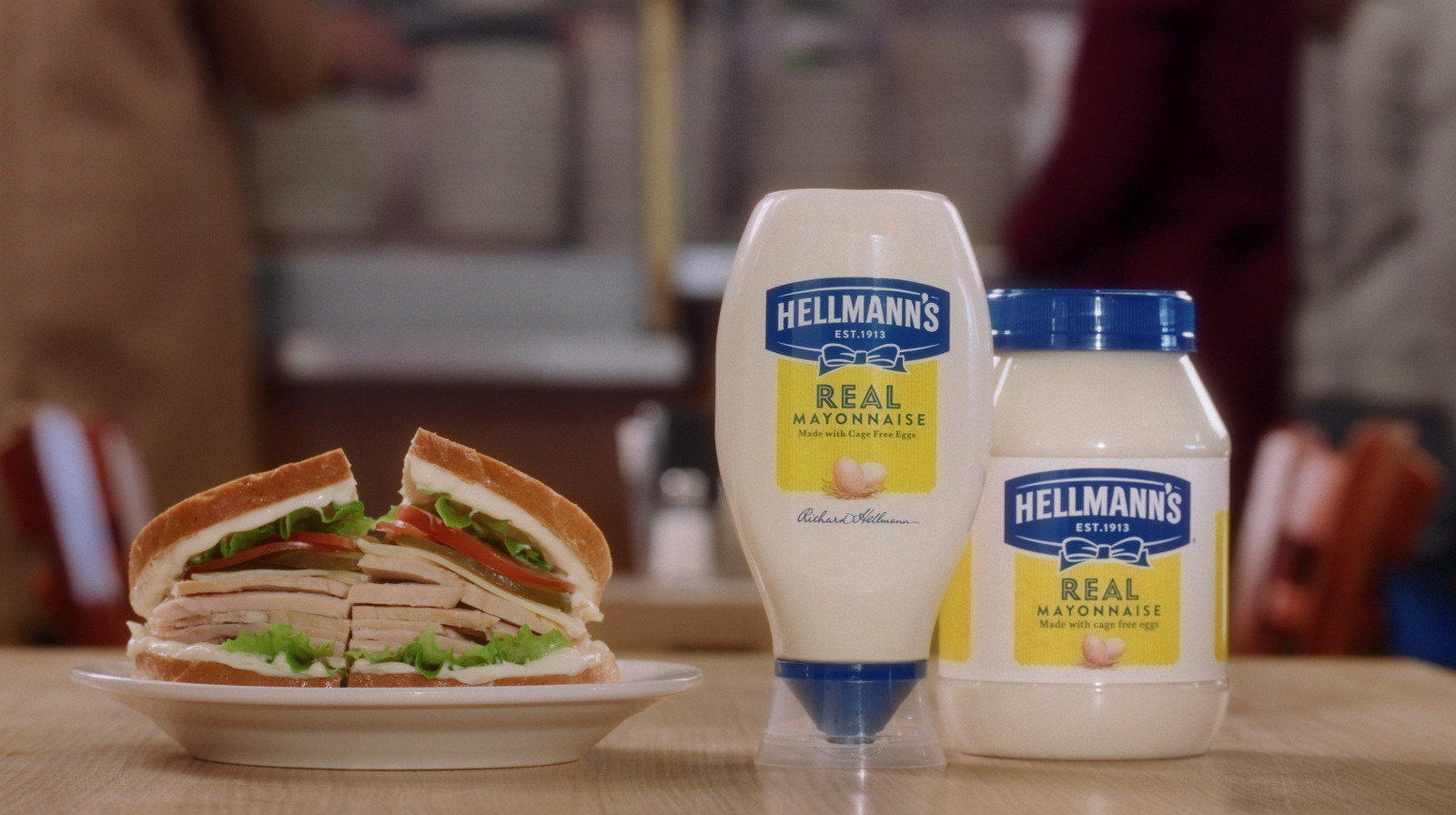 ヘルマンのスーパーボウル2025広告がこの象徴的なロムコムデュオを再会する